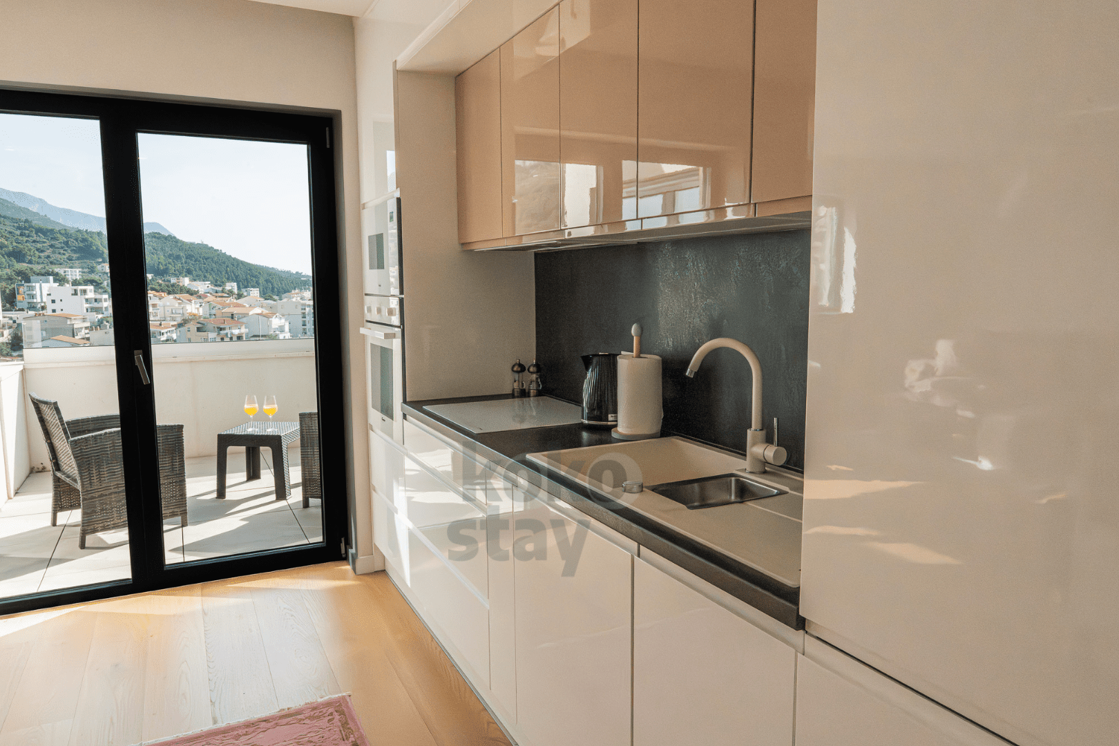 Makarska Glam pogled Stan - KokoStay